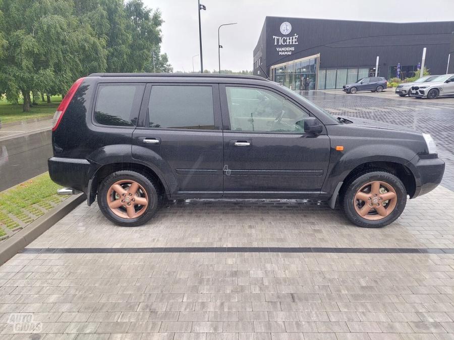 Nissan X-Trail 2003 in Siauliai, with an engine capacity of 2.20 L and mileage of 361 thousand km for 1700 €, photo 5 on AUTOMOTO.COM.LV