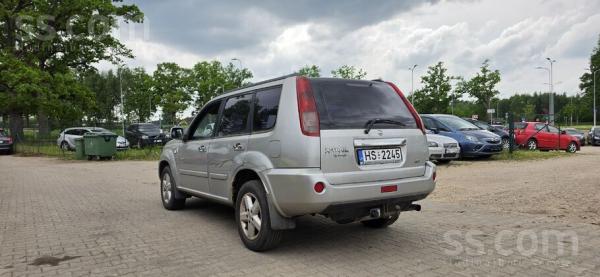 Nissan X-Trail 2004 in Valmiera, with an engine capacity of 2.20 L and mileage of 358 thousand km for 1200 €, photo 4 on AUTOMOTO.COM.LV