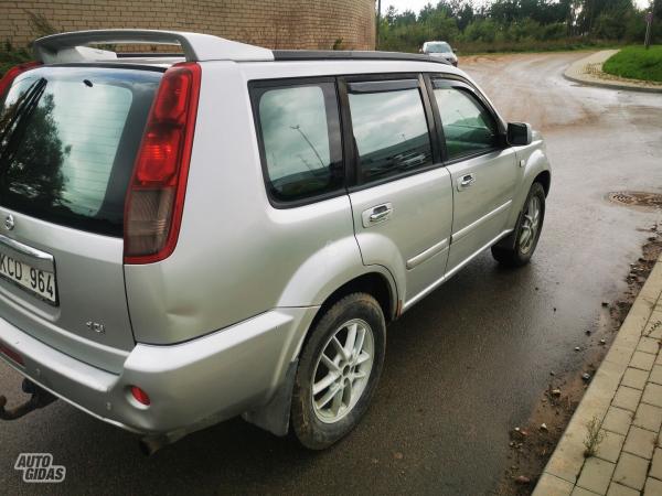 Nissan X-Trail 2004 in Ukmerge, with an engine capacity of 2.20 L and mileage of 300 thousand km for 1100 €, photo 4 on AUTOMOTO.COM.LV
