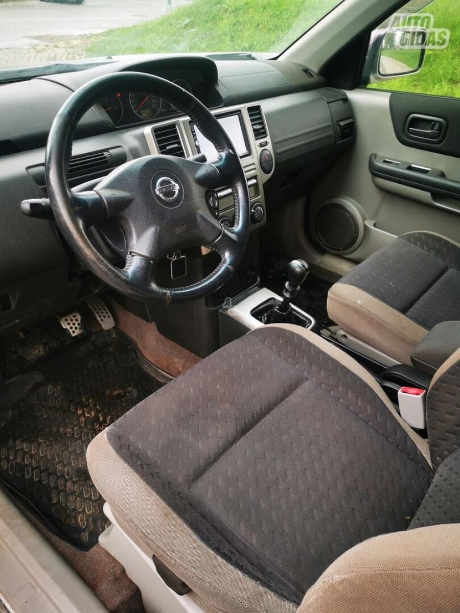 Nissan X-Trail 2004 in Ukmerge, with an engine capacity of 2.20 L and mileage of 300 thousand km for 1100 €, photo 8 on AUTOMOTO.COM.LV