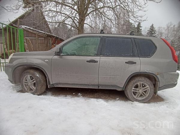 Nissan X-Trail 2009 in Tukums, with an engine capacity of 2.00 L and mileage of 381 thousand km for 2500 €, photo 9 on AUTOMOTO.COM.LV