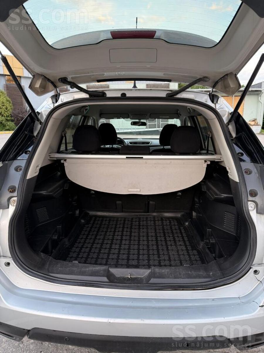 Nissan X-Trail 2017 in Riga, with an engine capacity of 1.60 L and mileage of 208 thousand km for 6700 €, photo 8 on AUTOMOTO.COM.LV