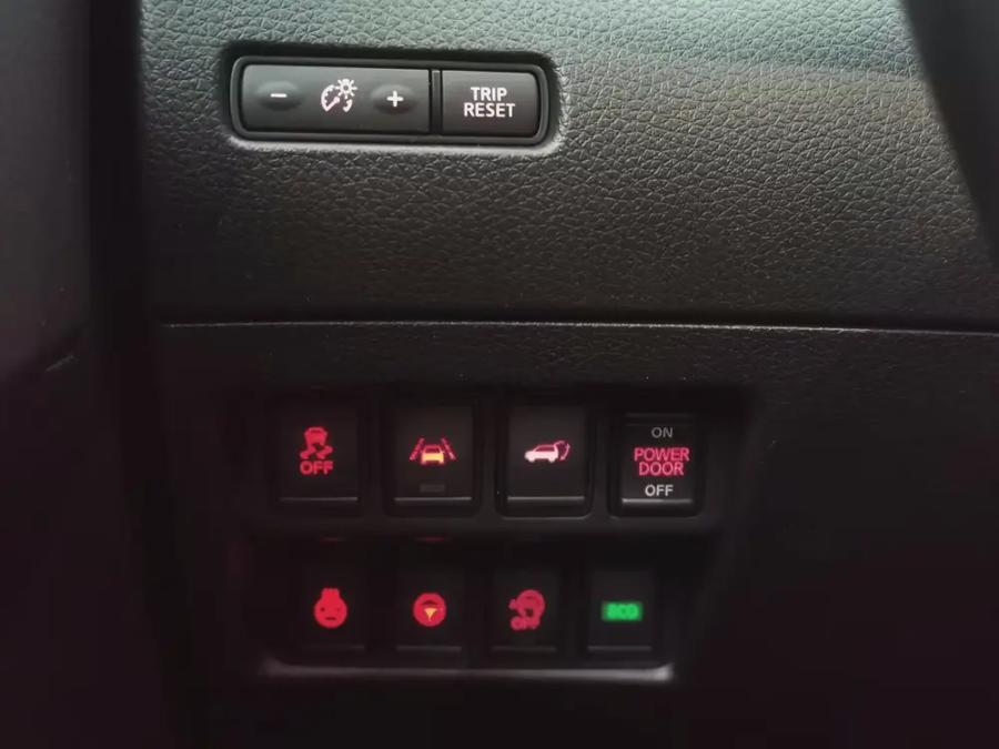 Nissan X-Trail 2020 in Riga, with an engine capacity of 1.70 L and mileage of 180 thousand km for 15790 €, photo 17 on AUTOMOTO.COM.LV