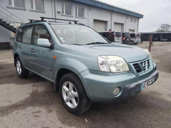 Green Nissan X-Trail 2003 in Marijampole, with an engine capacity of 2.18 L and mileage of 274 thousand km for 3199 €, photo 3 on AUTOMOTO.COM.LV