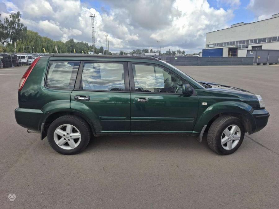 Zaļš Nissan X-Trail 2004 Marijampole, ar dzinēja tilpumu 2.18 L un nobraukumu 292 tūkst. km par 2650 €, foto 4 vietnē AUTOMOTO.COM.LV