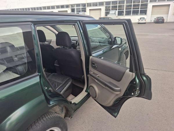 Nissan X-Trail 2004 in Marijampole on AUTOMOTO.COM.LV Green Nissan X-Trail 2004 in Marijampole, with an engine capacity of 2.18 L and mileage of 292 thousand km for 2650 €, photo 5 on AUTOMOTO.COM.LV