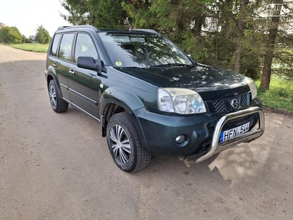 Green Nissan X-Trail 2005 in Mazeikiai, with an engine capacity of 2.20 L and mileage of 285 thousand km for 950 €, photo 1 on AUTOMOTO.COM.LV