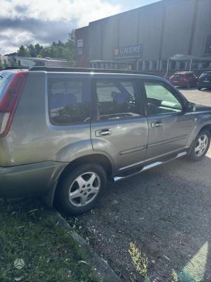 Green Nissan X-Trail 2006 in Vilnius, with an engine capacity of 2.18 L and mileage of 334 thousand km for 1800 €, photo 5 on AUTOMOTO.COM.LV