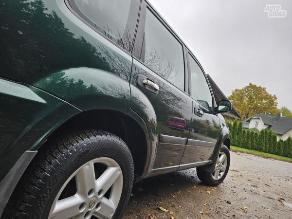 Nissan X-Trail 2007 in Kaunas on AUTOMOTO.COM.LV Green Nissan X-Trail 2007 in Kaunas, with an engine capacity of 2.20 L and mileage of 320 thousand km for 2300 €, photo 6 on AUTOMOTO.COM.LV
