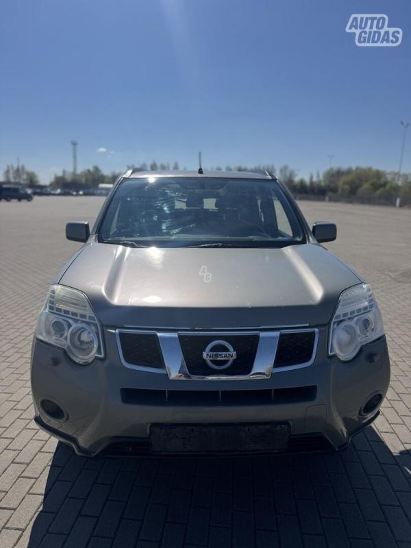 Green Nissan X-Trail 2011 in Marijampole, with an engine capacity of 2.00 L and mileage of 280 thousand km for 4800 €, photo 2 on AUTOMOTO.COM.LV