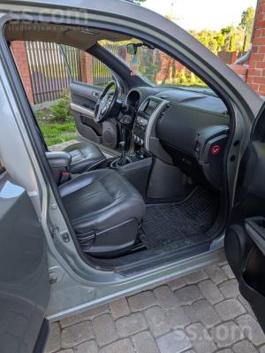 Green Nissan X-Trail 2011 in Riga, with an engine capacity of 2.00 L and mileage of 330 thousand km for 5500 €, photo 4 on AUTOMOTO.COM.LV