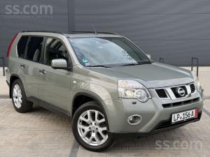 Green Nissan X-Trail 2012 in Riga, with an engine capacity of 2.00 L and mileage of 284 thousand km for 9200 €, photo 8 on AUTOMOTO.COM.LV