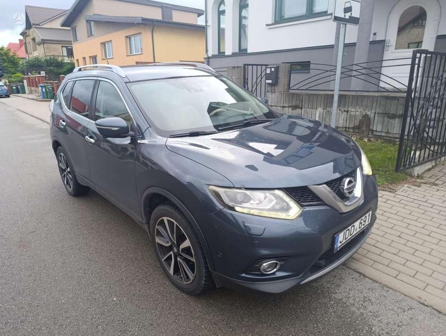 Green Nissan X-Trail 2016 in Klaipeda, with an engine capacity of 1.60 L and mileage of 248 thousand km for 10300 €, photo 3 on AUTOMOTO.COM.LV