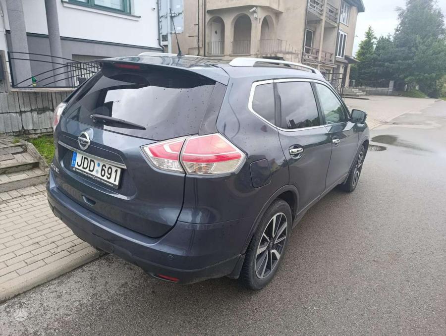 Green Nissan X-Trail 2016 in Klaipeda, with an engine capacity of 1.60 L and mileage of 248 thousand km for 10300 €, photo 4 on AUTOMOTO.COM.LV