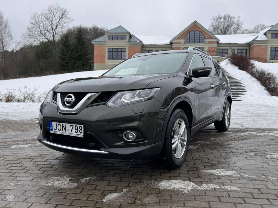 Green Nissan X-Trail 2017 in Vilnius, with an engine capacity of 1.62 L and mileage of 145 thousand km for 11000 €, photo 1 on AUTOMOTO.COM.LV