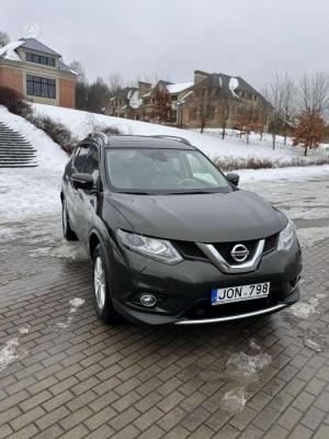 Green Nissan X-Trail 2017 in Vilnius, with an engine capacity of 1.62 L and mileage of 145 thousand km for 11000 €, photo 4 on AUTOMOTO.COM.LV