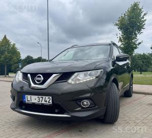 Green Nissan X-Trail 2017 in Riga, with an engine capacity of 1.60 L and mileage of 208 thousand km for 10490 €, photo 3 on AUTOMOTO.COM.LV