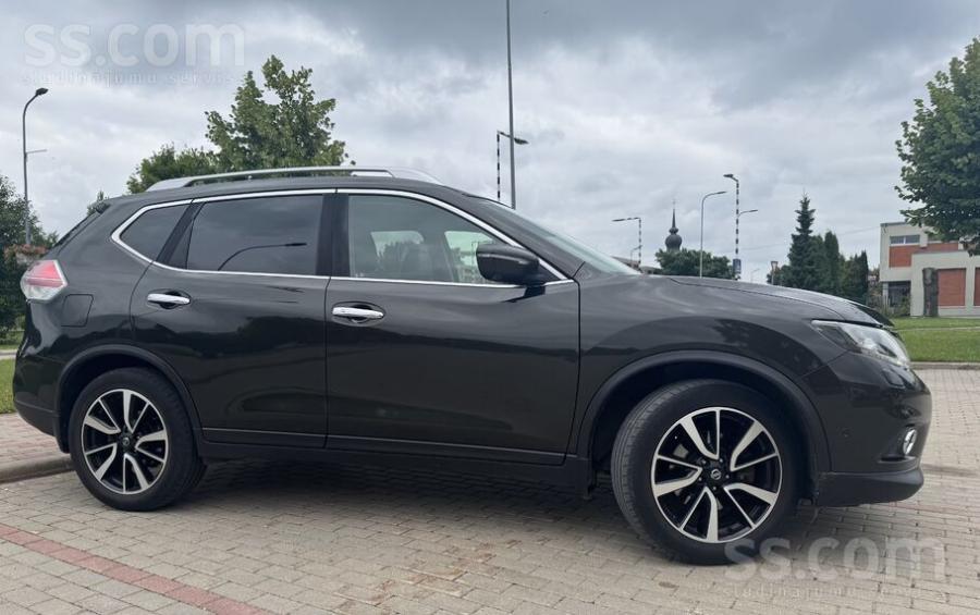 Green Nissan X-Trail 2017 in Riga, with an engine capacity of 1.60 L and mileage of 208 thousand km for 10490 €, photo 4 on AUTOMOTO.COM.LV