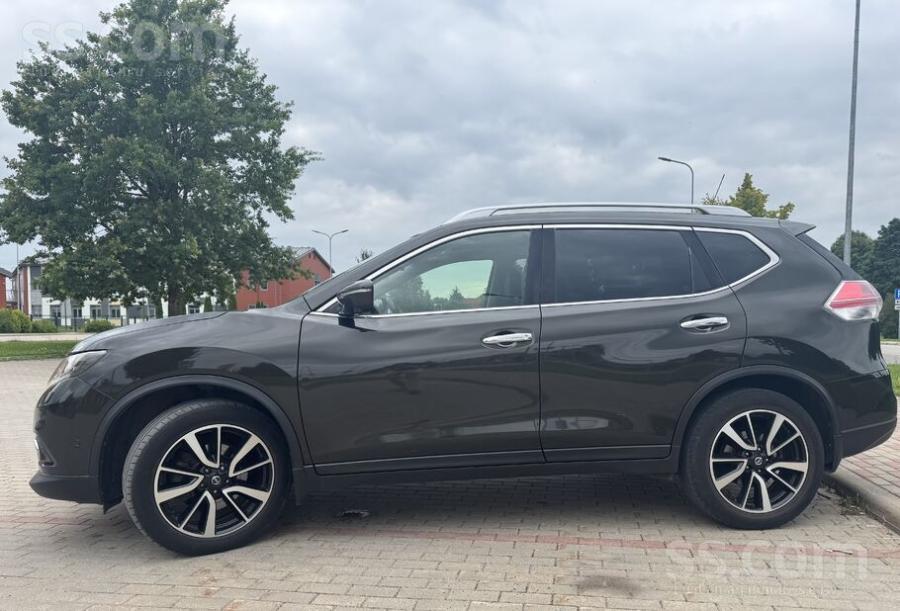 Green Nissan X-Trail 2017 in Riga, with an engine capacity of 1.60 L and mileage of 208 thousand km for 10490 €, photo 5 on AUTOMOTO.COM.LV