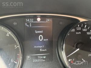Green Nissan X-Trail 2017 in Riga, with an engine capacity of 1.60 L and mileage of 208 thousand km for 10490 €, photo 8 on AUTOMOTO.COM.LV