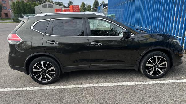 Green Nissan X-Trail 2017 in Kohtla-Jarve, with an engine capacity of 1.60 L and mileage of 160 thousand km for 11500 €, photo 9 on AUTOMOTO.COM.LV