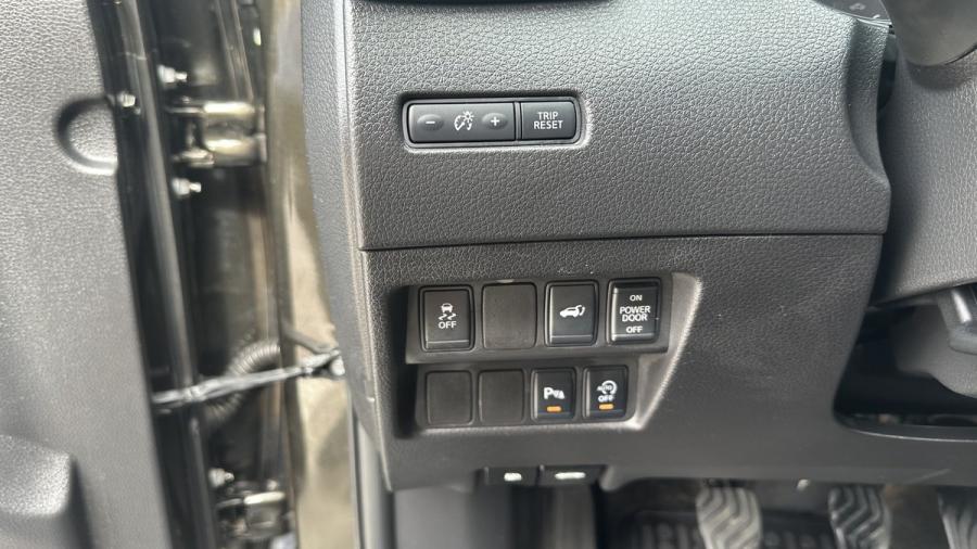Green Nissan X-Trail 2017 in Kohtla-Jarve, with an engine capacity of 1.60 L and mileage of 160 thousand km for 11500 €, photo 28 on AUTOMOTO.COM.LV