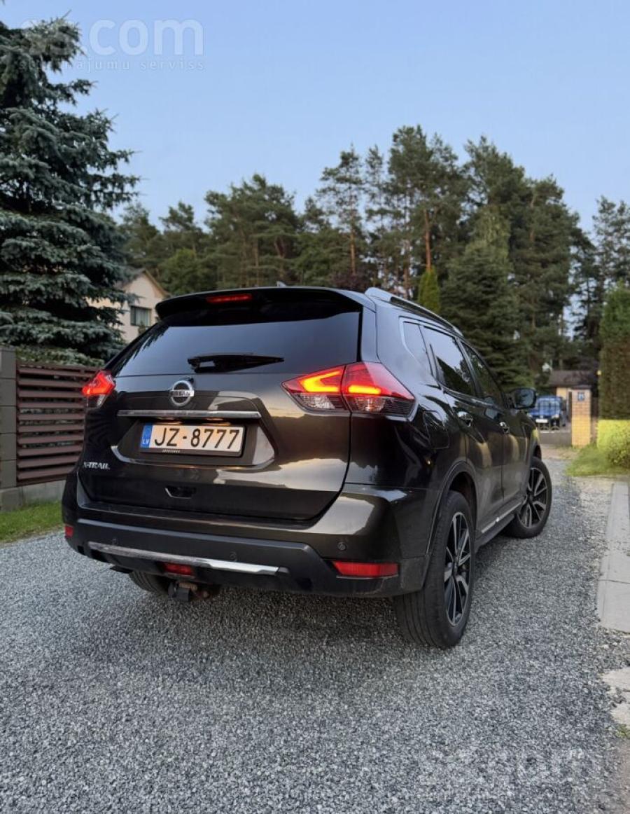Green Nissan X-Trail 2018 in Riga, with an engine capacity of 2.00 L and mileage of 175 thousand km for 14900 €, photo 1 on AUTOMOTO.COM.LV
