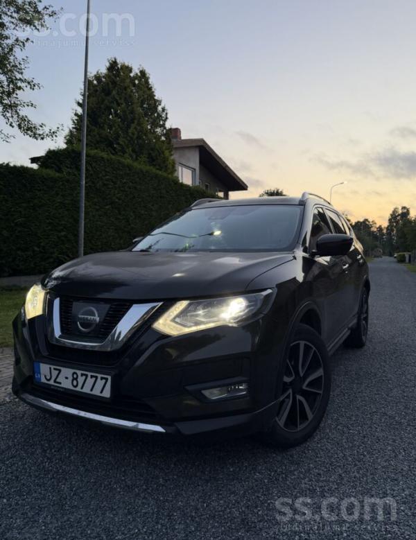 Green Nissan X-Trail 2018 in Riga, with an engine capacity of 2.00 L and mileage of 175 thousand km for 14900 €, photo 2 on AUTOMOTO.COM.LV