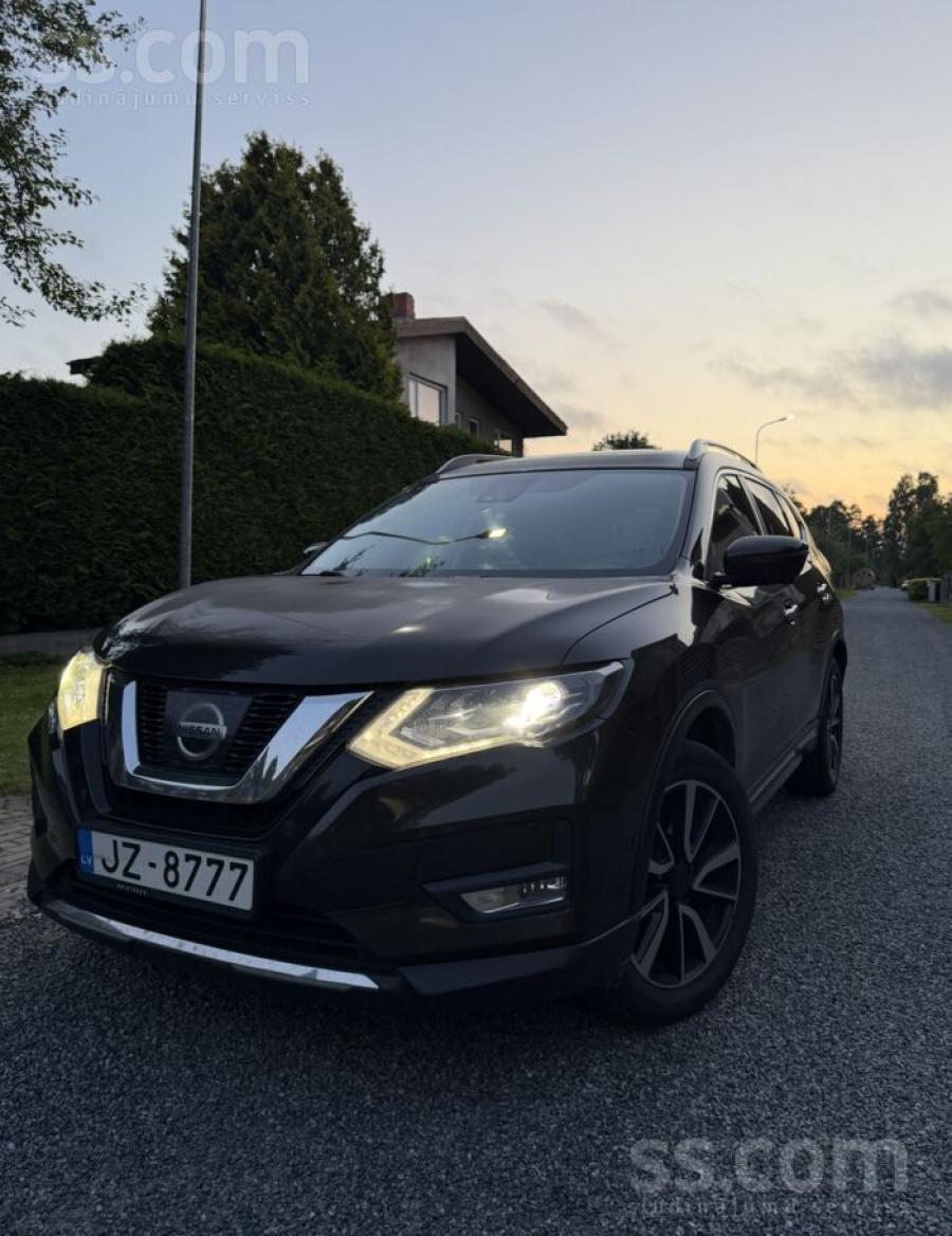 Green Nissan X-Trail 2018 in Riga, with an engine capacity of 2.00 L and mileage of 175 thousand km for 14900 €, photo 3 on AUTOMOTO.COM.LV