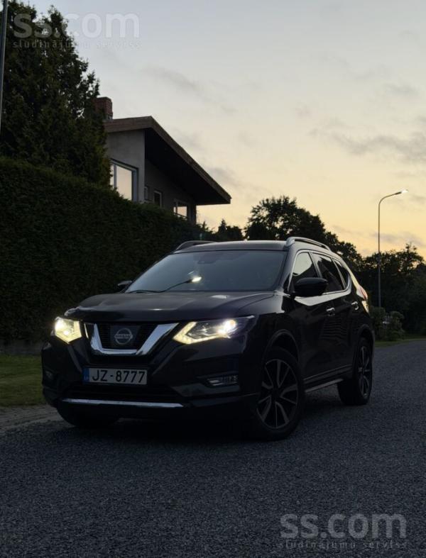 Green Nissan X-Trail 2018 in Riga, with an engine capacity of 2.00 L and mileage of 175 thousand km for 14900 €, photo 3 on AUTOMOTO.COM.LV
