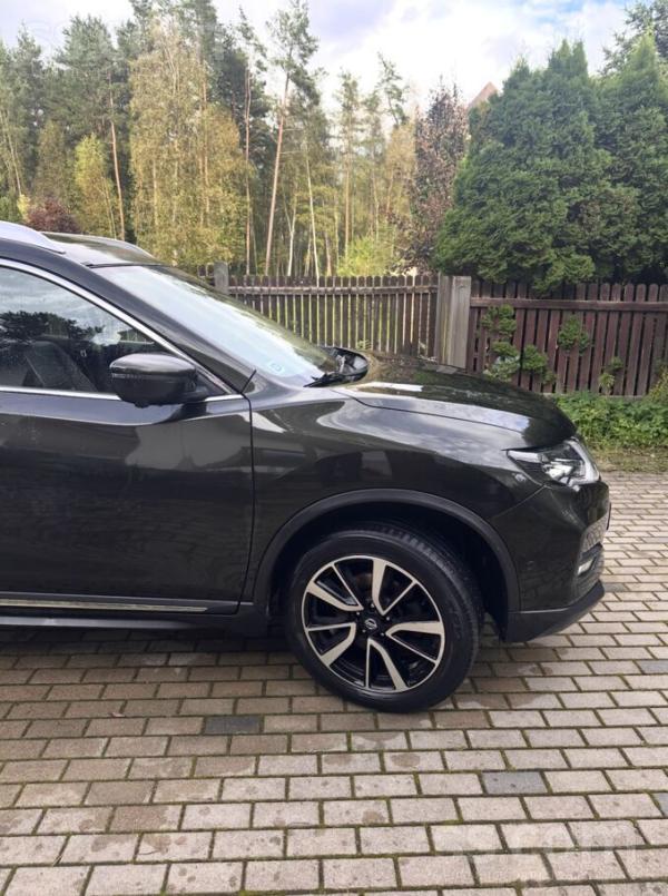 Green Nissan X-Trail 2018 in Riga, with an engine capacity of 2.00 L and mileage of 175 thousand km for 14900 €, photo 4 on AUTOMOTO.COM.LV