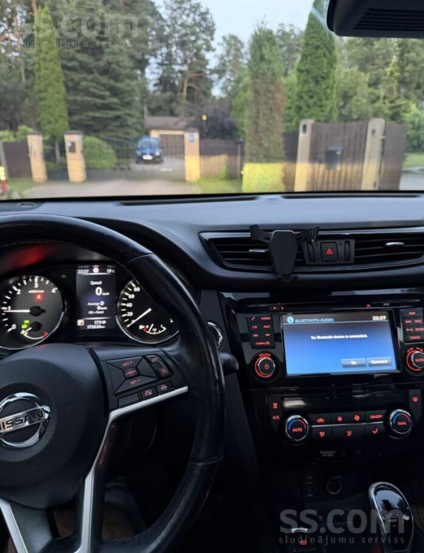 Green Nissan X-Trail 2018 in Riga, with an engine capacity of 2.00 L and mileage of 175 thousand km for 14900 €, photo 5 on AUTOMOTO.COM.LV