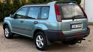 Green Nissan X-Trail 2003 in Voru, with an engine capacity of 2.20 L and mileage of 260 thousand km for 2490 €, photo 4 on AUTOMOTO.COM.LV