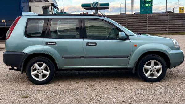 Green Nissan X-Trail 2003 in Voru, with an engine capacity of 2.20 L and mileage of 260 thousand km for 2490 €, photo 6 on AUTOMOTO.COM.LV