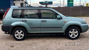 Green Nissan X-Trail 2003 in Voru, with an engine capacity of 2.20 L and mileage of 260 thousand km for 2490 €, photo 6 on AUTOMOTO.COM.LV