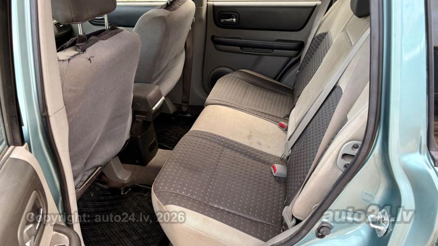 Green Nissan X-Trail 2003 in Voru, with an engine capacity of 2.20 L and mileage of 260 thousand km for 2490 €, photo 9 on AUTOMOTO.COM.LV