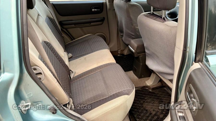 Green Nissan X-Trail 2003 in Voru, with an engine capacity of 2.20 L and mileage of 260 thousand km for 2490 €, photo 11 on AUTOMOTO.COM.LV
