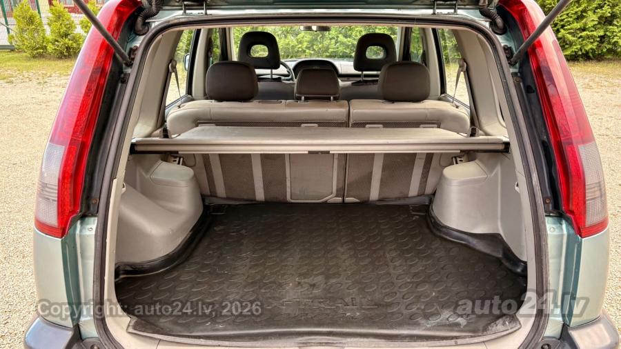 Green Nissan X-Trail 2003 in Voru, with an engine capacity of 2.20 L and mileage of 260 thousand km for 2490 €, photo 13 on AUTOMOTO.COM.LV