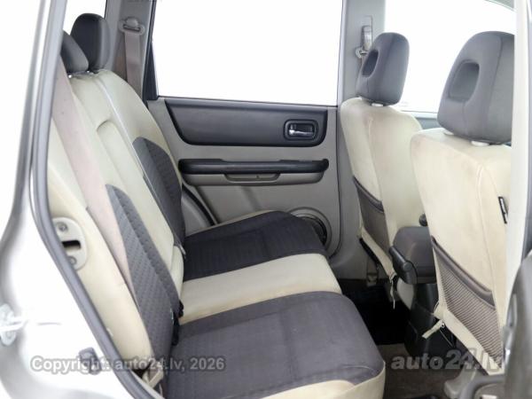 Pelēks Nissan X-Trail 2002 Tallina, ar dzinēja tilpumu 2.00 L un nobraukumu 283 tūkst. km par 1699 €, foto 7 vietnē AUTOMOTO.COM.LV