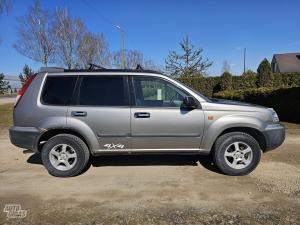 Grey Nissan X-Trail 2002 in Pakruojis, with an engine capacity of 2.00 L and mileage of 206 thousand km for 1500 €, photo 3 on AUTOMOTO.COM.LV