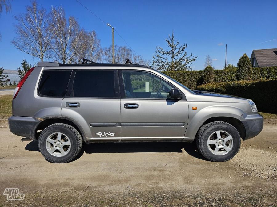 Grey Nissan X-Trail 2002 in Pakruojis, with an engine capacity of 2.00 L and mileage of 206 thousand km for 1500 €, photo 3 on AUTOMOTO.COM.LV