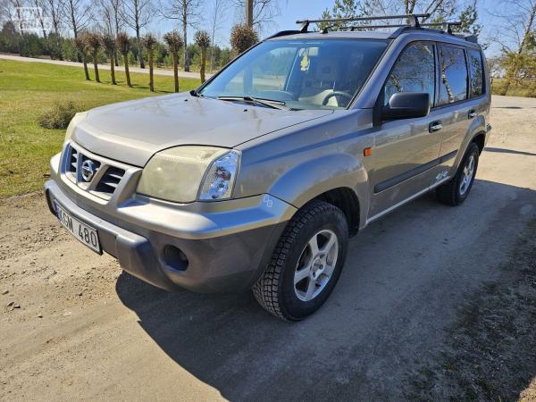 Grey Nissan X-Trail 2002 in Pakruojis, with an engine capacity of 2.00 L and mileage of 206 thousand km for 1500 €, photo 7 on AUTOMOTO.COM.LV
