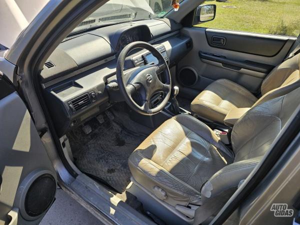 Grey Nissan X-Trail 2002 in Pakruojis, with an engine capacity of 2.00 L and mileage of 206 thousand km for 1500 €, photo 10 on AUTOMOTO.COM.LV