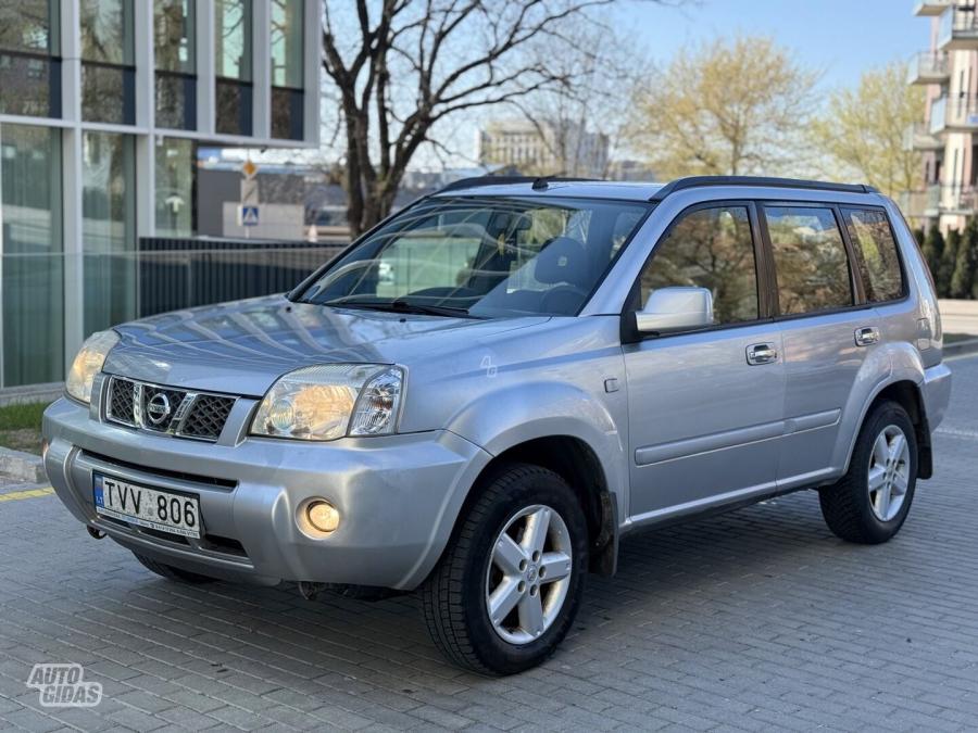 Pelēks Nissan X-Trail 2002 Viļņa, ar dzinēja tilpumu 3.00 L un nobraukumu 366 tūkst. km par 800 €, foto 1 vietnē AUTOMOTO.COM.LV