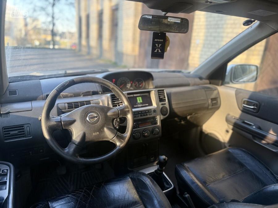 Pelēks Nissan X-Trail 2002 Viļņa, ar dzinēja tilpumu 3.00 L un nobraukumu 366 tūkst. km par 800 €, foto 7 vietnē AUTOMOTO.COM.LV