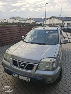 Grey Nissan X-Trail 2002 in Vilnius, with an engine capacity of 2.00 L and mileage of 240 thousand km for 2400 €, photo 3 on AUTOMOTO.COM.LV