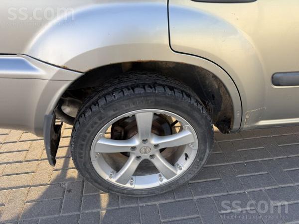 Pelēks Nissan X-Trail 2002 Rēzekne, ar dzinēja tilpumu 2.20 L un nobraukumu 257 tūkst. km par 2300 €, foto 1 vietnē AUTOMOTO.COM.LV