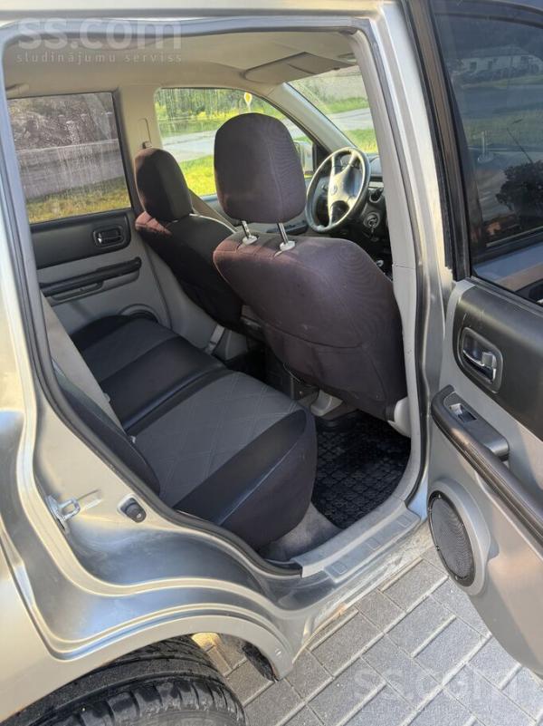 Pelēks Nissan X-Trail 2002 Rēzekne, ar dzinēja tilpumu 2.20 L un nobraukumu 257 tūkst. km par 2300 €, foto 3 vietnē AUTOMOTO.COM.LV