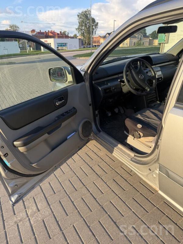 Pelēks Nissan X-Trail 2002 Rēzekne, ar dzinēja tilpumu 2.20 L un nobraukumu 257 tūkst. km par 2300 €, foto 5 vietnē AUTOMOTO.COM.LV