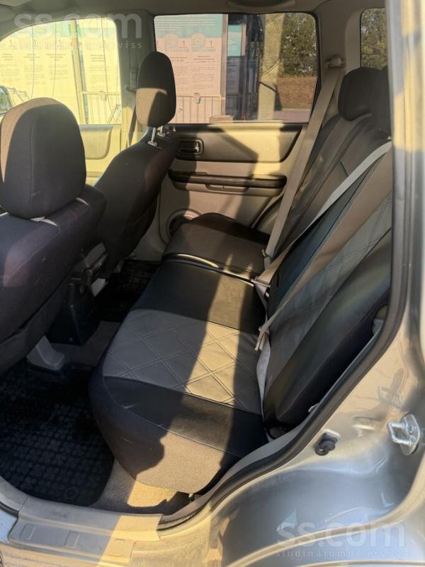 Pelēks Nissan X-Trail 2002 Rēzekne, ar dzinēja tilpumu 2.20 L un nobraukumu 257 tūkst. km par 2300 €, foto 6 vietnē AUTOMOTO.COM.LV